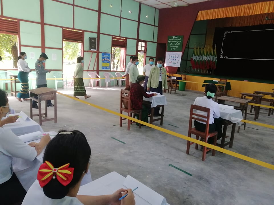 မိုးမောက်မြို့နယ်၌ မဲရုံများပြင်ဆင်ထားရှိမှုအခြေအနေအား ကြည့်ရှုစစ်ဆေး